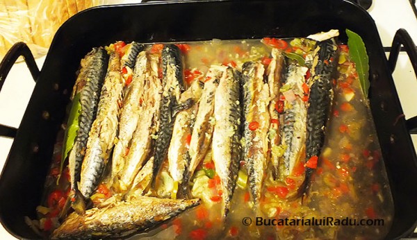 Saramura de macrou proaspat la tava. Saramura de peste.