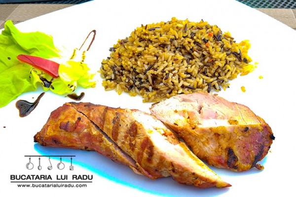 Pastrama de oaie, pui si ficat la Hotel Silva Busteni.